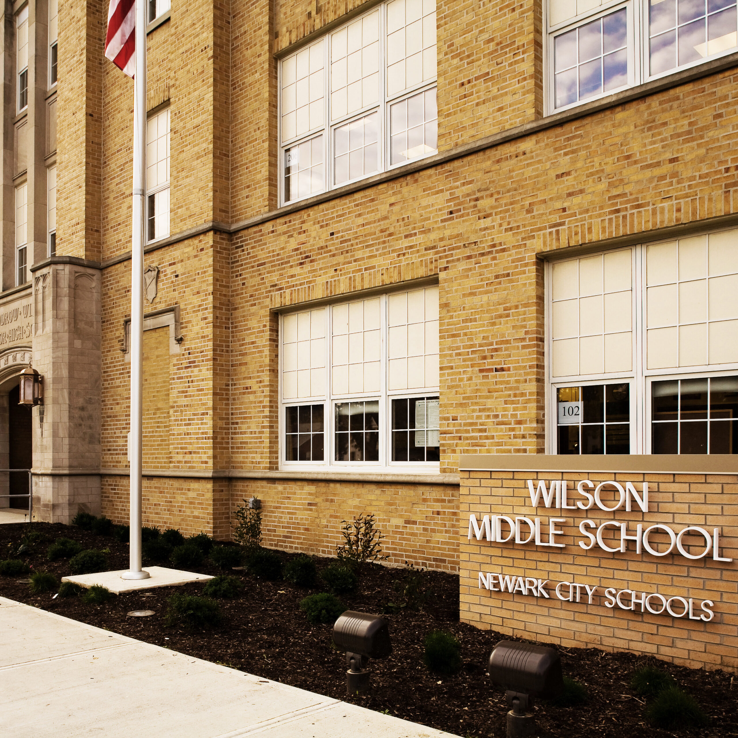 Newark Wilson Middle School - Robertson Construction Services