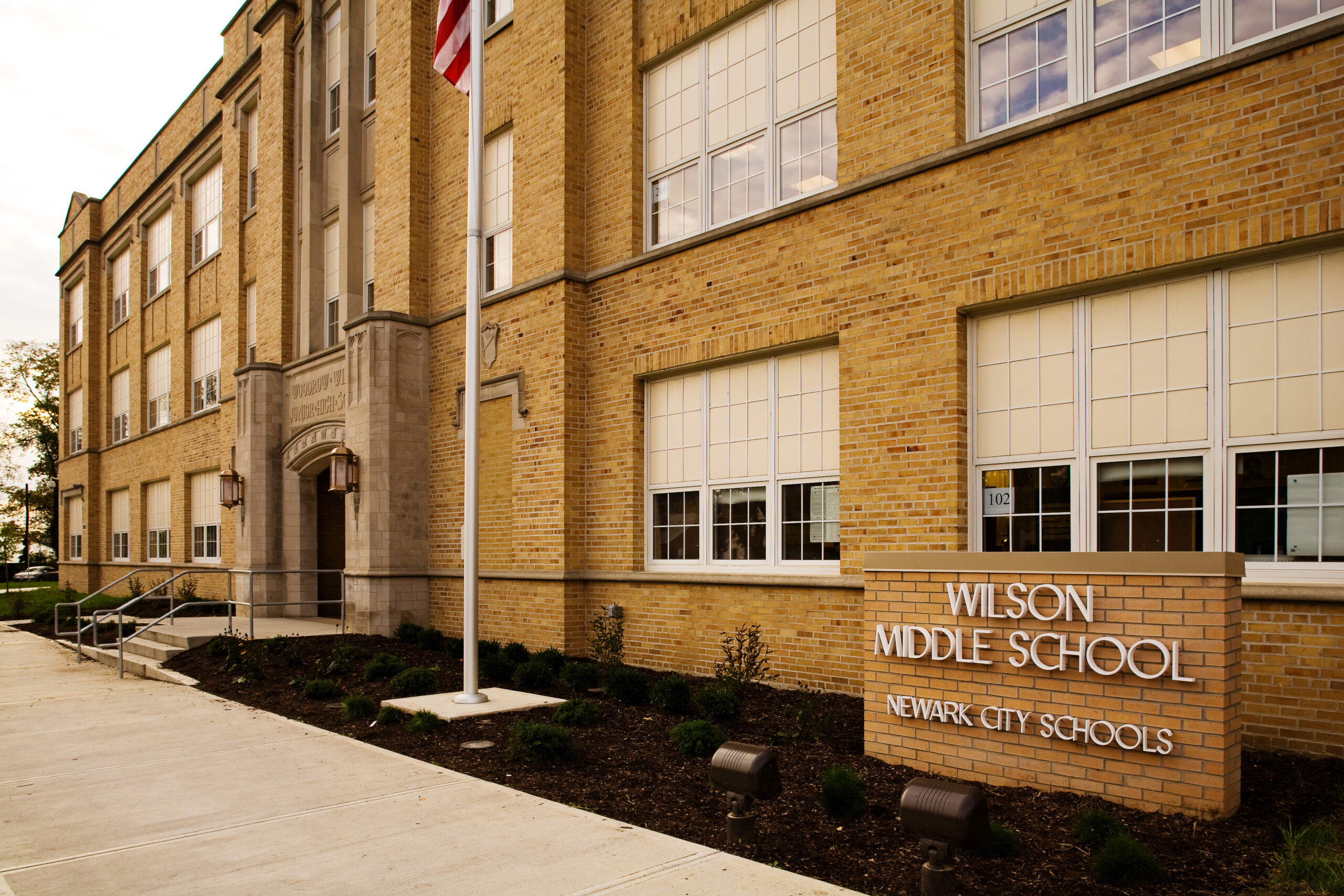 Newark Wilson Middle School - Robertson Construction Services